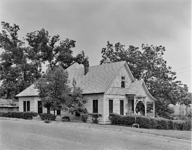 The Albert and Lorena Bell House, of Marshall, Texas built in 1899